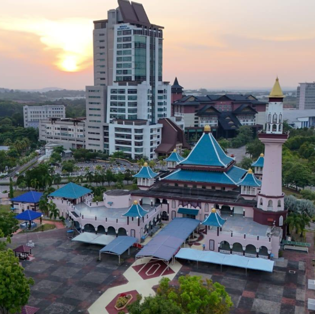 Masjid Bersejarah yang Boleh Dilawati di Melaka